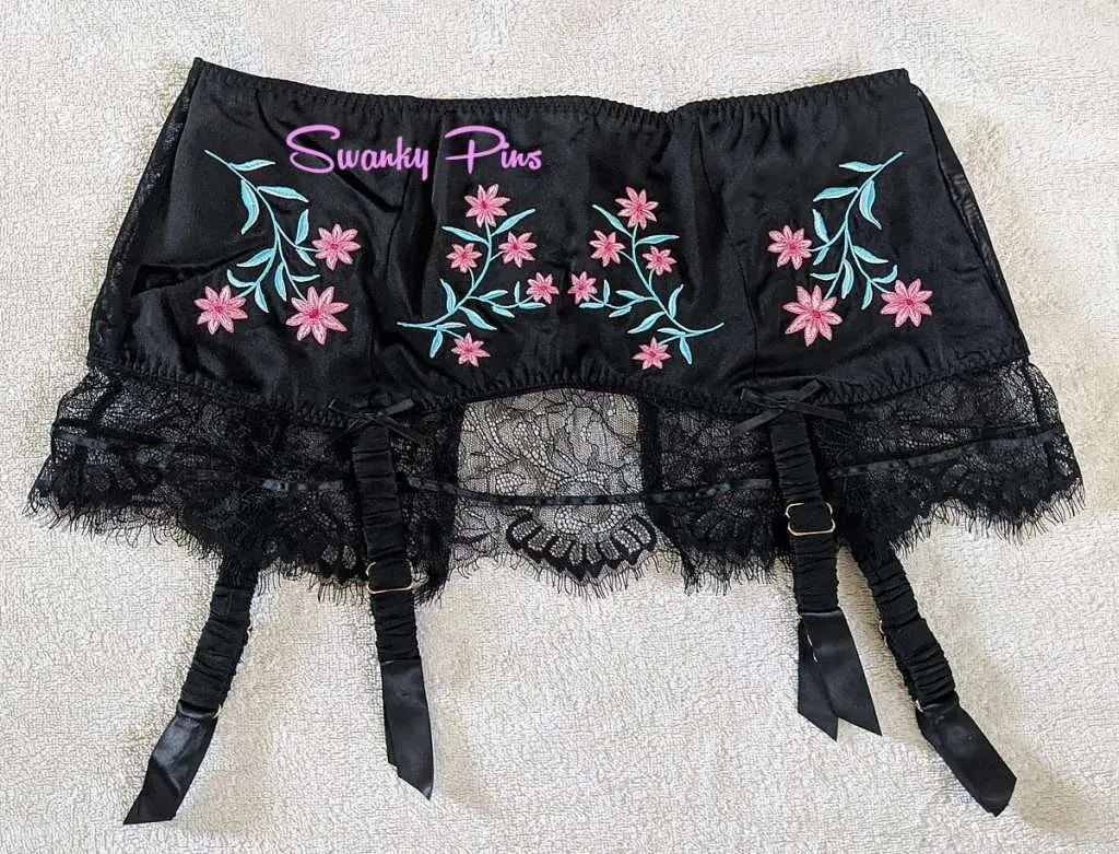 Black Embroidered 4 Strap Suspender Belt in a Retro Pin-up Style